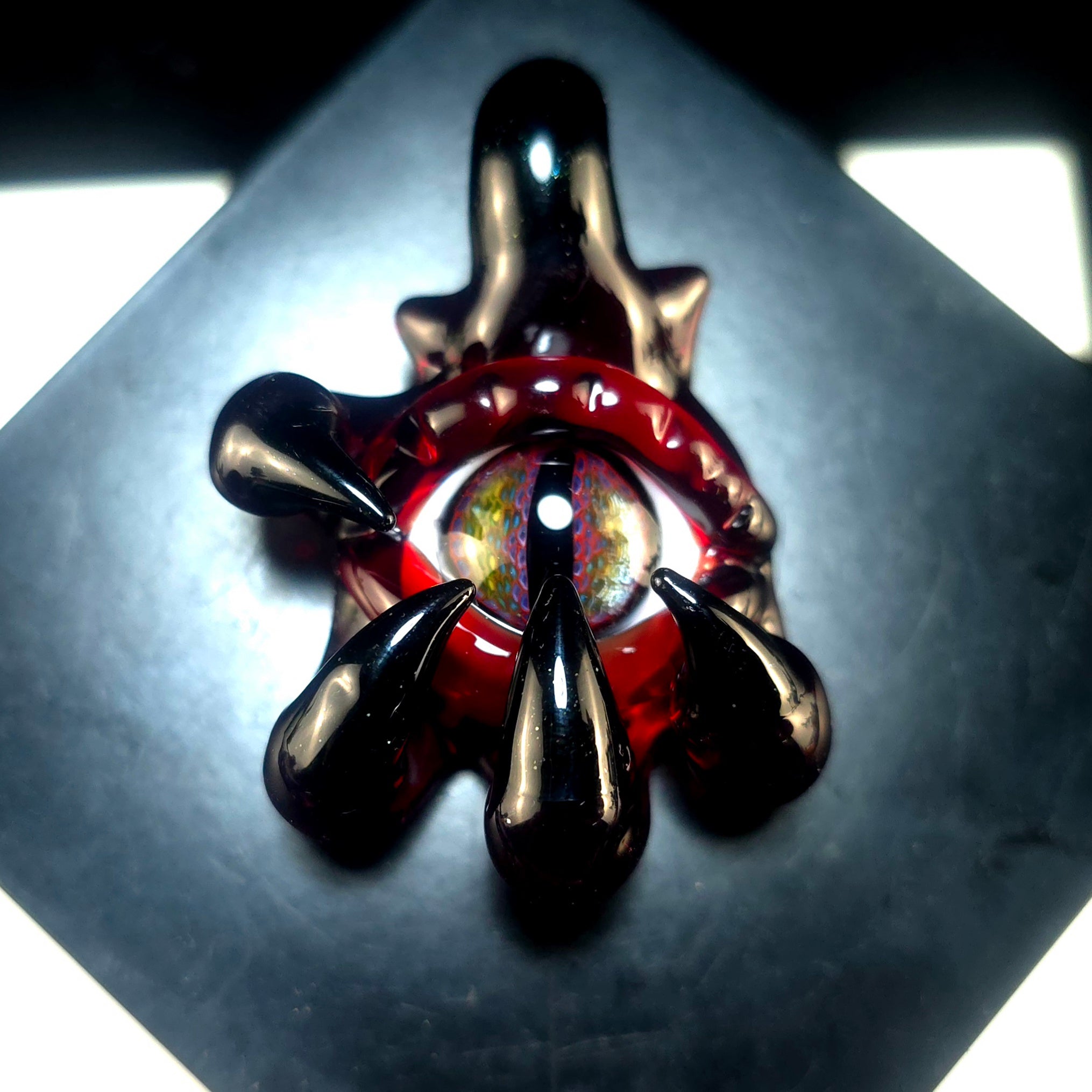 Phoenix dragons fist – Mako Glass